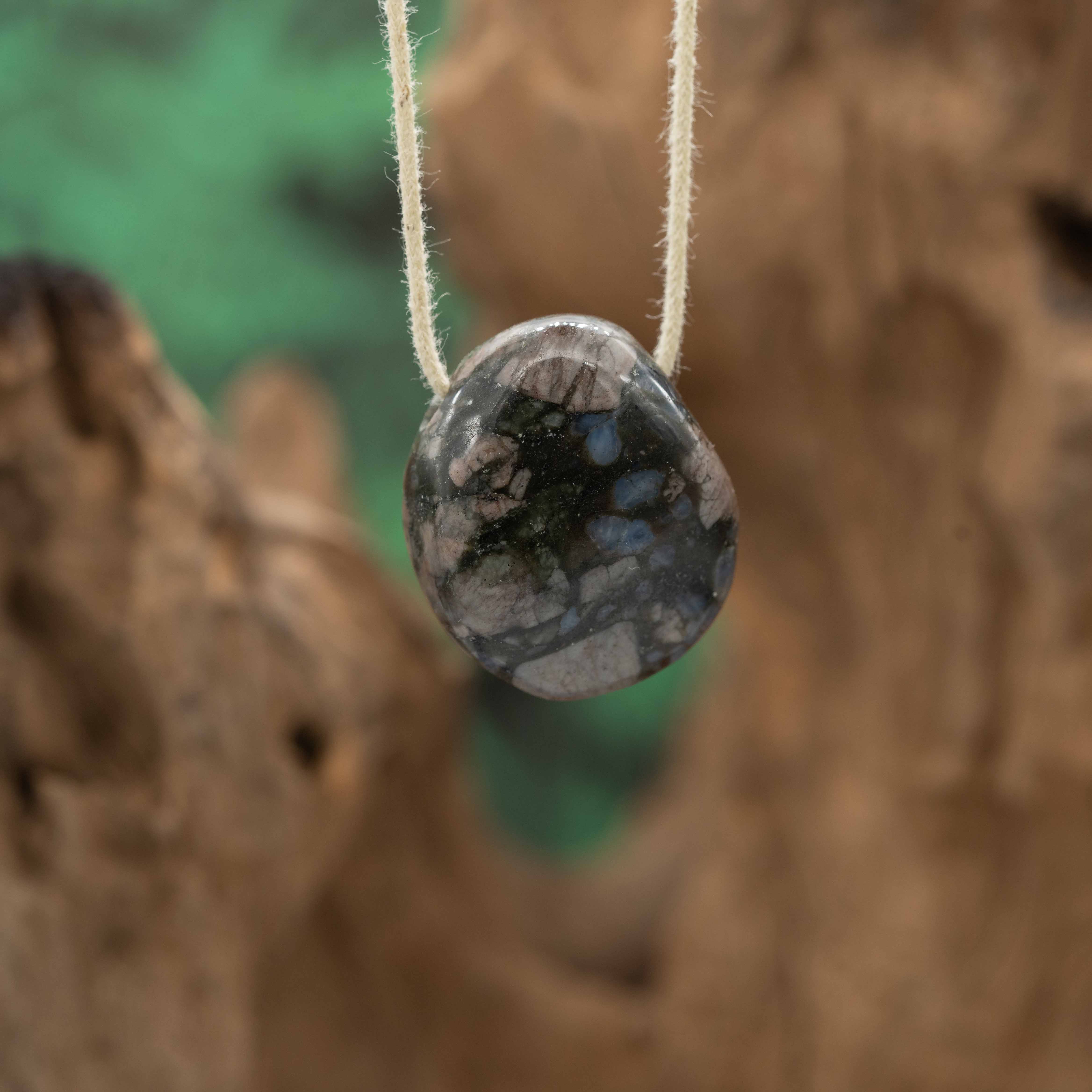 Vulkanit "Blue Spot Stone / Que Sera Stone" Anhänger gelocht – Calerris